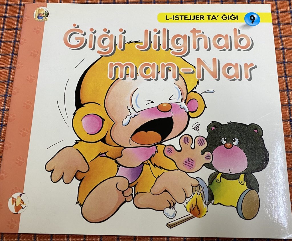 L-Istejjer ta GIGI – 9 – Gigi Jilghab man-Nar – Insegna